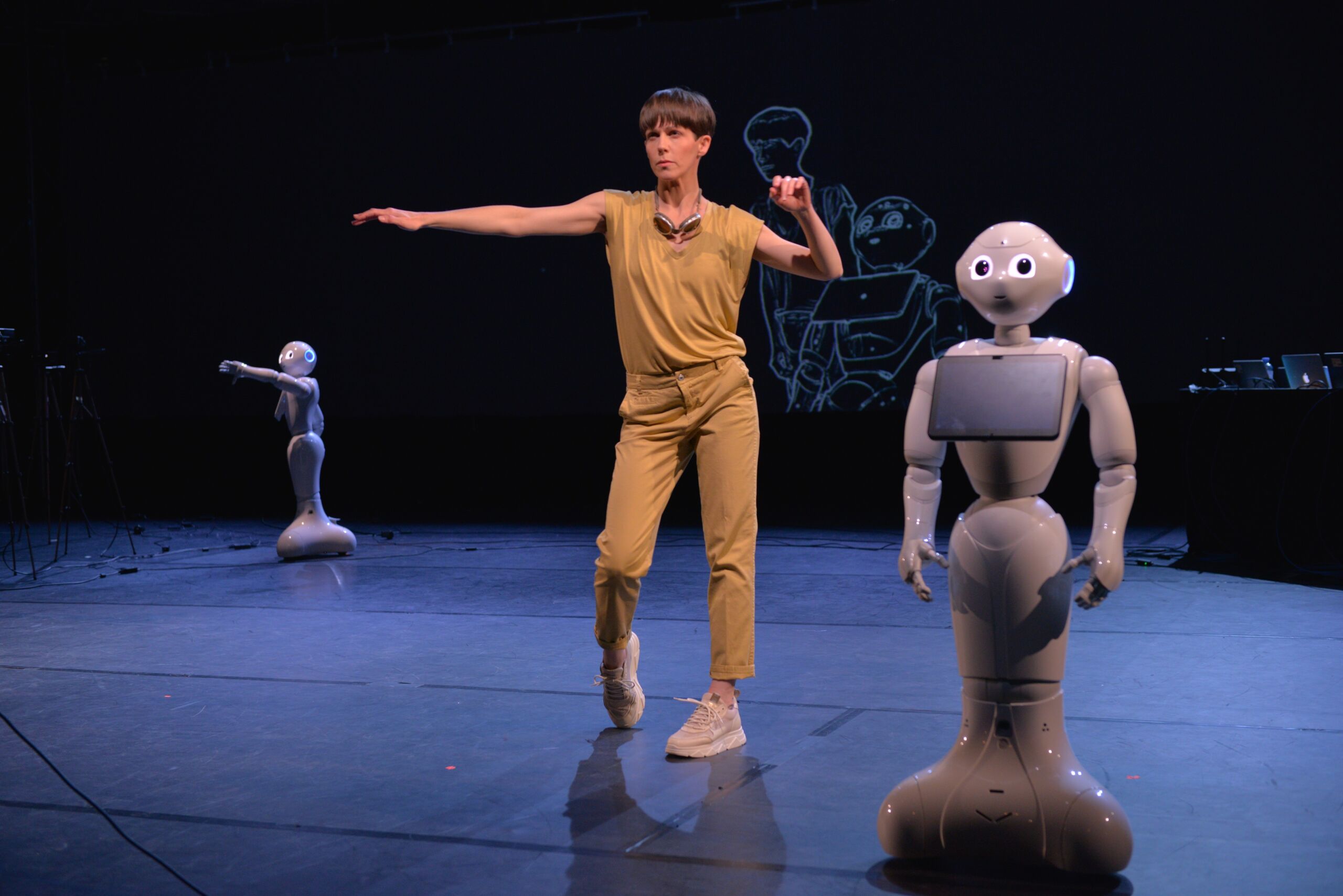Exploring Human-Machine Relationships Through Dance | IT:U
